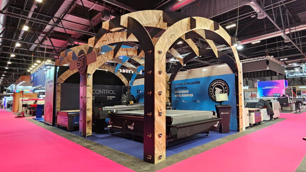 Photocall Institucional Ariza para teletrabajo con implantación de marca